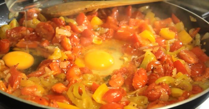 Menemen sau omleta turceasca reteta video - Adygio Kitchen