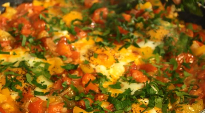 Menemen sau omleta turceasca reteta video - Adygio Kitchen