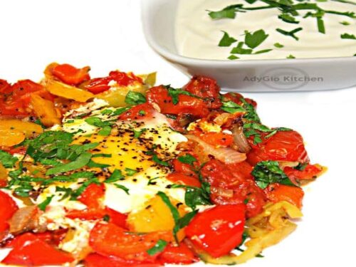 Omleta greceasca cu rosii si branza feta reteta - Adygio Kitchen