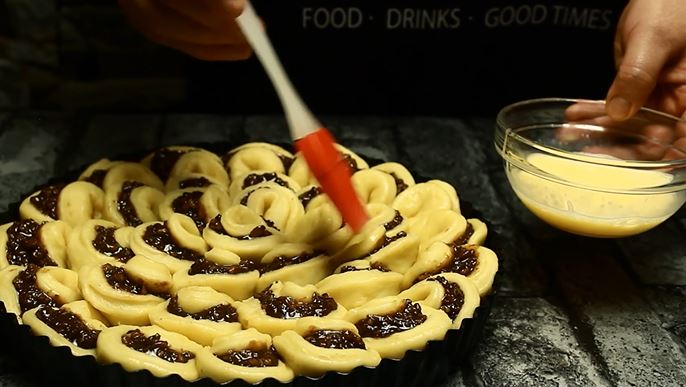 Cozonac floare cu nutella reteta video.Cum se face cozonacul floare