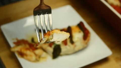 Pui Caprese la cuptor reteta sau piept de pui umplut