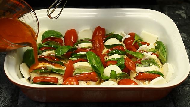 Pui Caprese la cuptor reteta sau piept de pui umplut