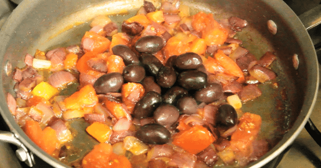 Omleta greceasca cu rosii si branza feta reteta - Adygio Kitchen