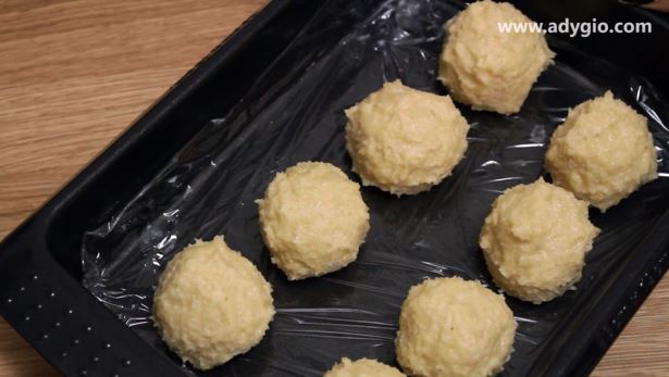 Prajitura cu bile de branza - Adygio Kitchen