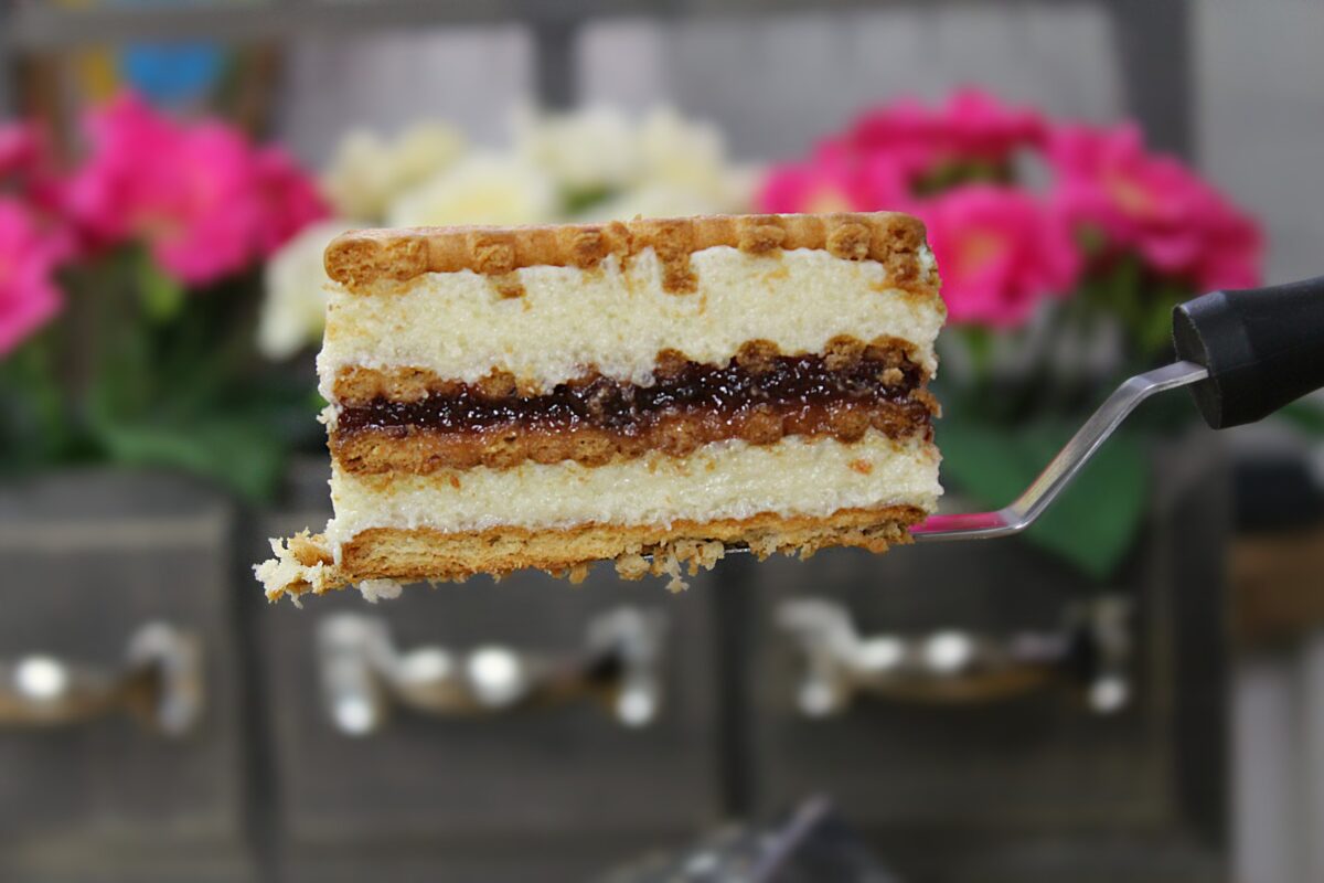 Prajitura Albinita cu miere si crema de gris fara coacere - Adygio Kitchen