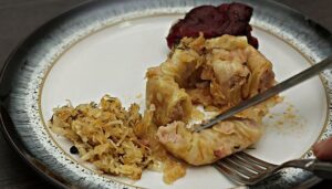 Sarmale in foi de varza acra rulate in stil turcesc - Adygio