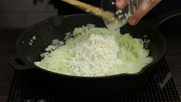 Sarmale in foi de varza acra rulate in stil turcesc - Adygio