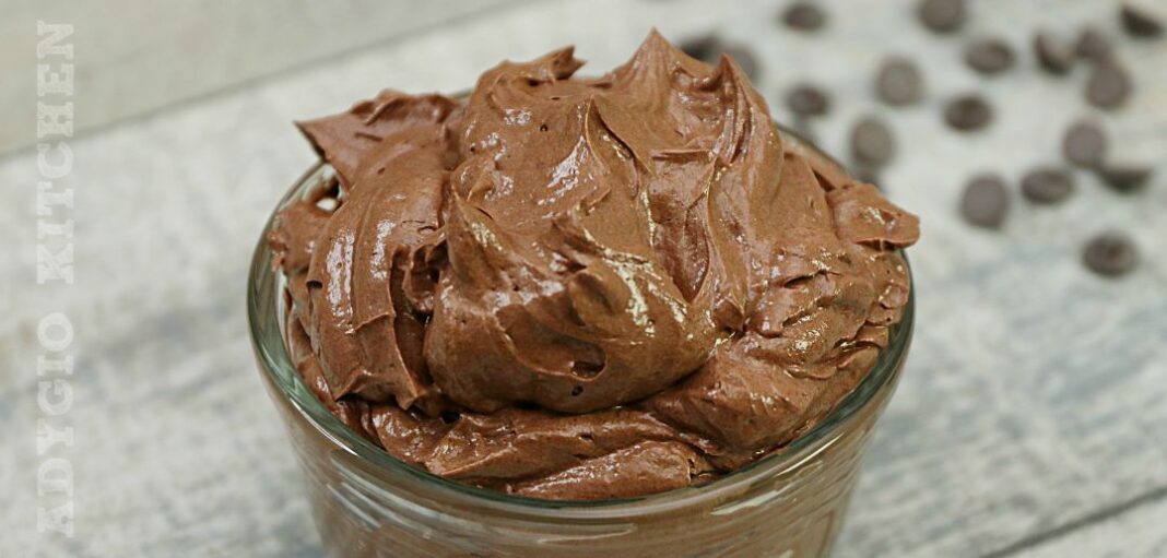 Crema de ciocolata pentru tort si prajituri - Adygio Kitchen