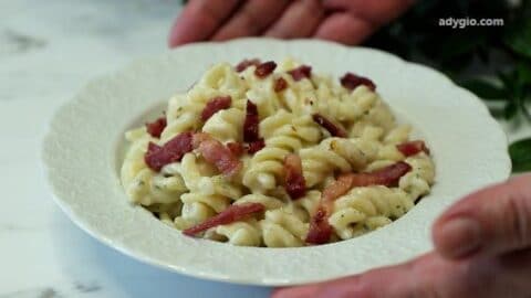 Paste cu sos alb - Adygio Kitchen