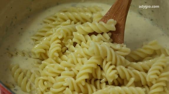 Paste cu sos alb - Adygio Kitchen