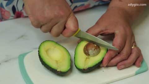Salata cu avocado reteta simpla - Adygio Kitchen