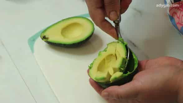 Salata cu avocado reteta simpla - Adygio Kitchen