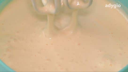 Prajitura cu branza de vaci si stafide reteta simpla - Adygio Kitchen