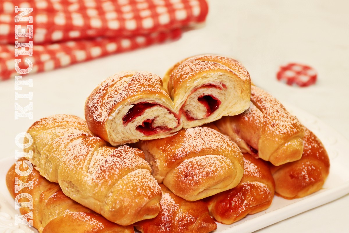 Cornuri pufoase cu gem reteta simpla - Adygio Kitchen