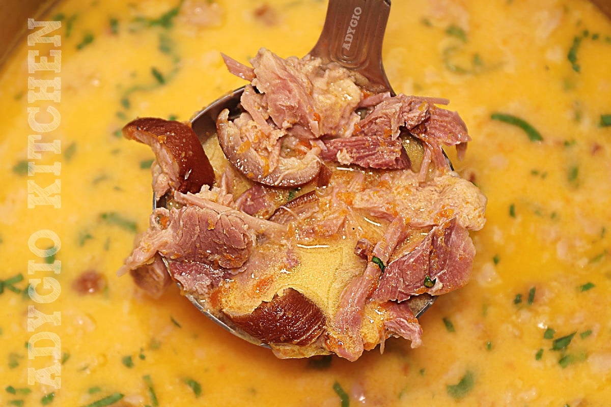 Ciorba radauteana cu ciolan afumat de porc - Adygio Kitchen